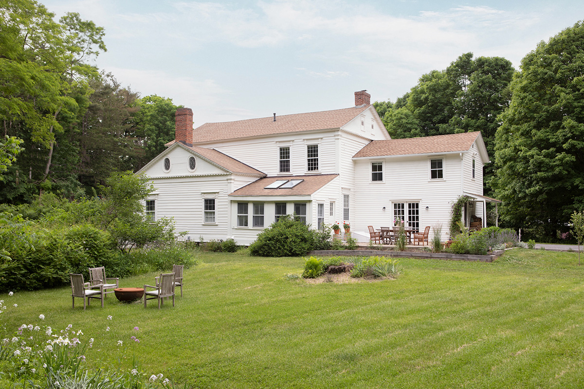 The Van Valkenburgh House Pairs Contemporary With Country