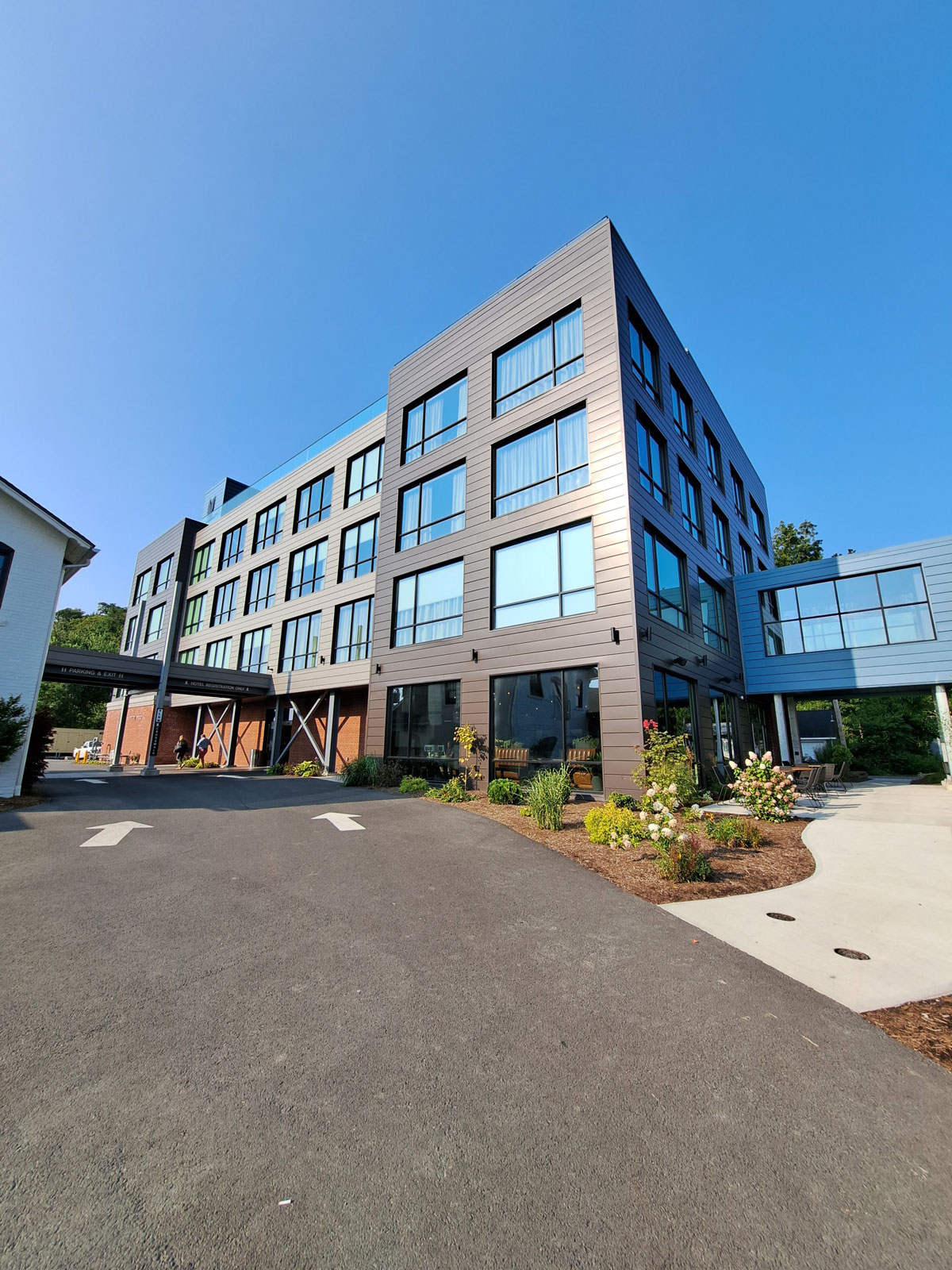 The James Newbury Hotel Is a Riverside Resort in Coxsackie