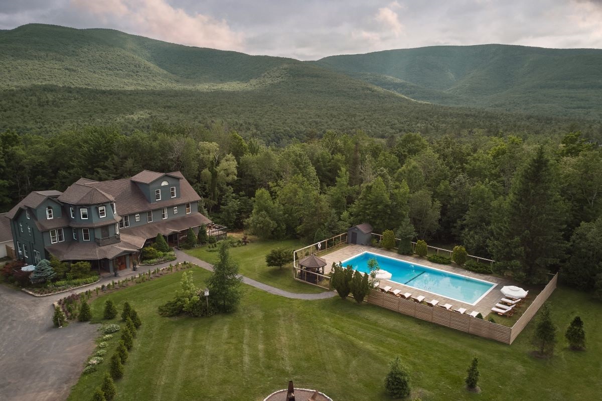 These Mini-Moons in the Hudson Valley Are So Romantic