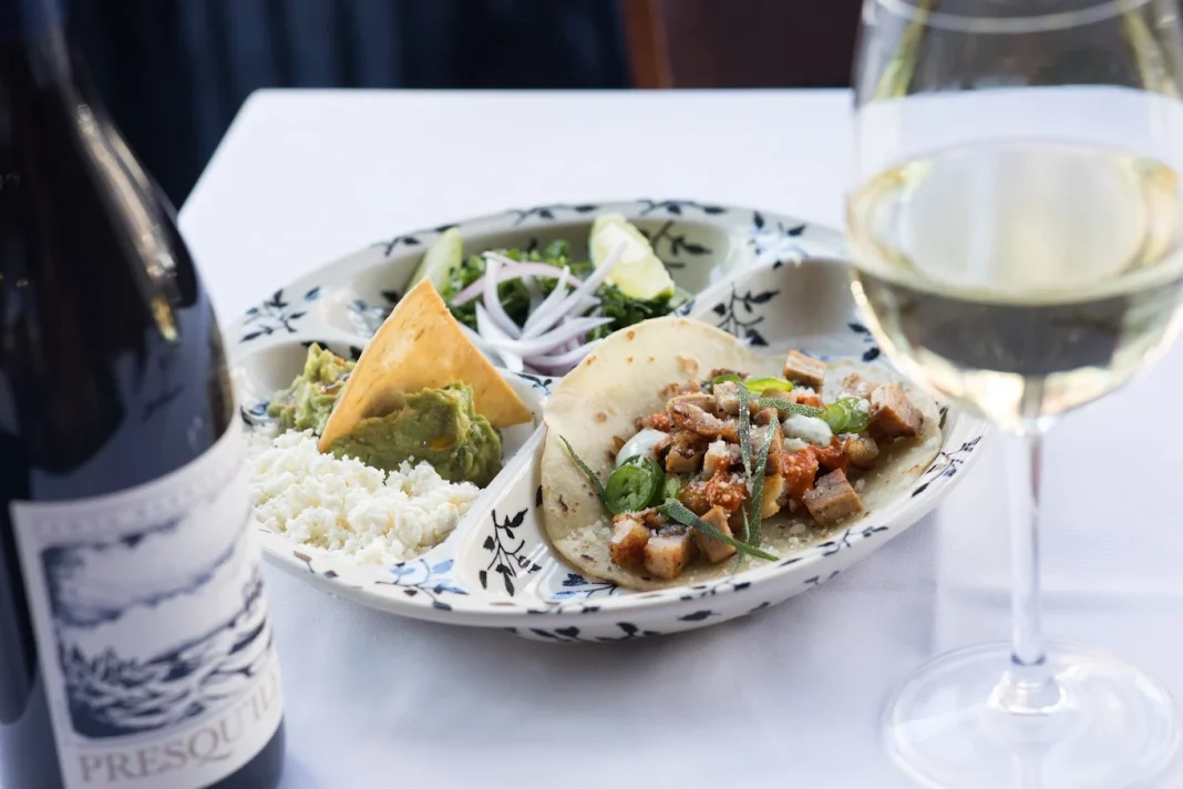 Little Dean's Oyster Bar + Eatery