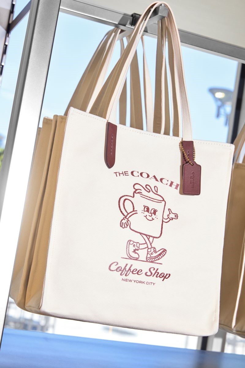 Coach Coffee Shop Opens at the Woodbury Common Outlets