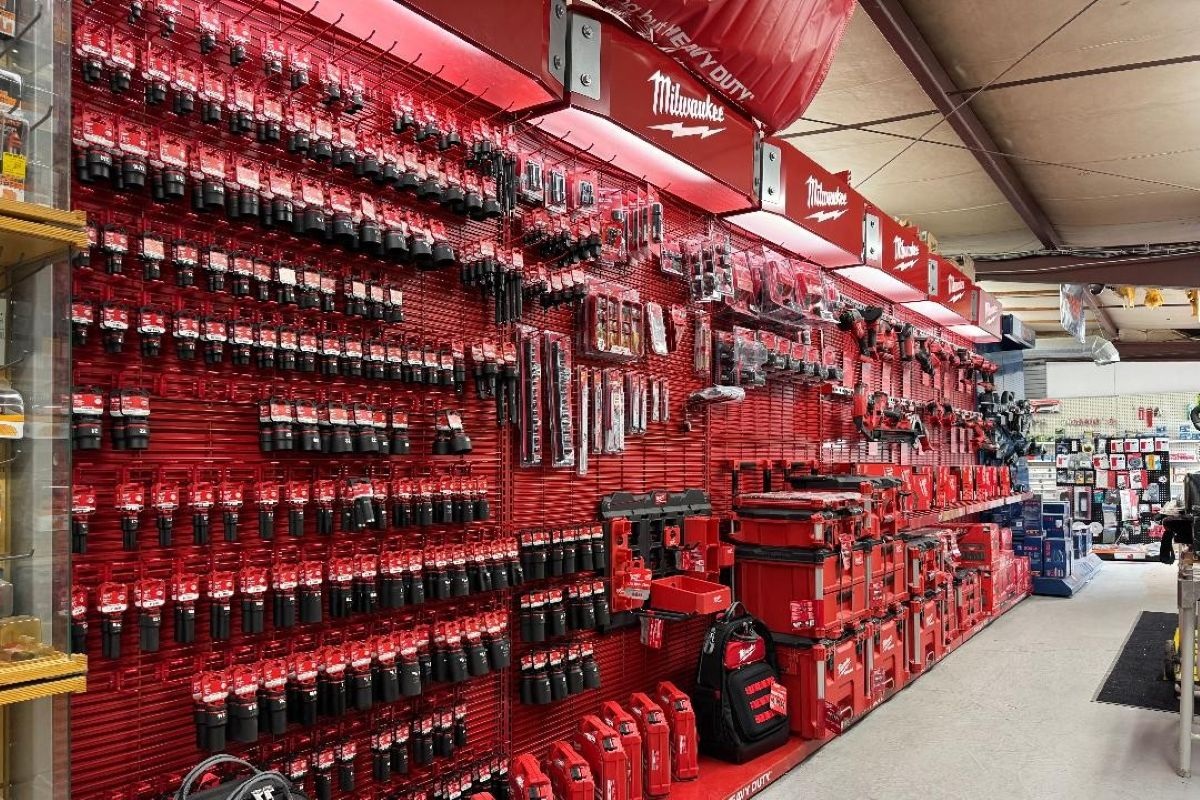 Tool Factory Outlet Celebrates 40 Years and Renovation in Goshen