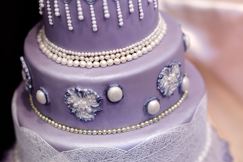 Choosing Wedding Cake Colors: To Match or Not Match?