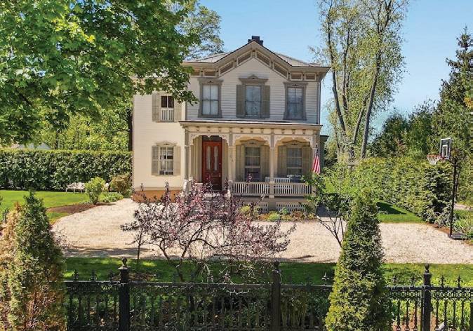 2 Kinderhook Homes With Delightful Designs and Features